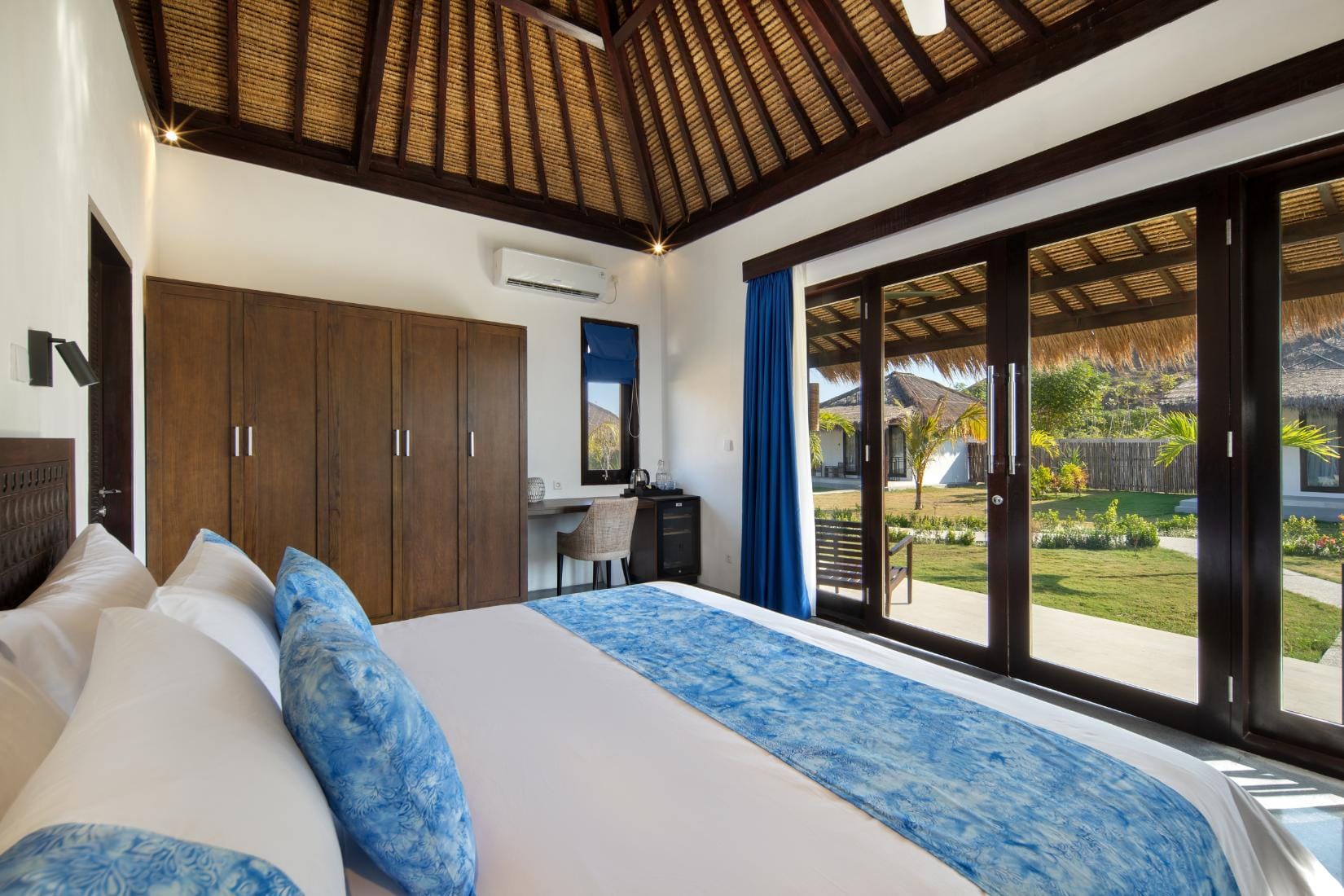 Beach Resort Paradise – Sun, Sand & Serenity