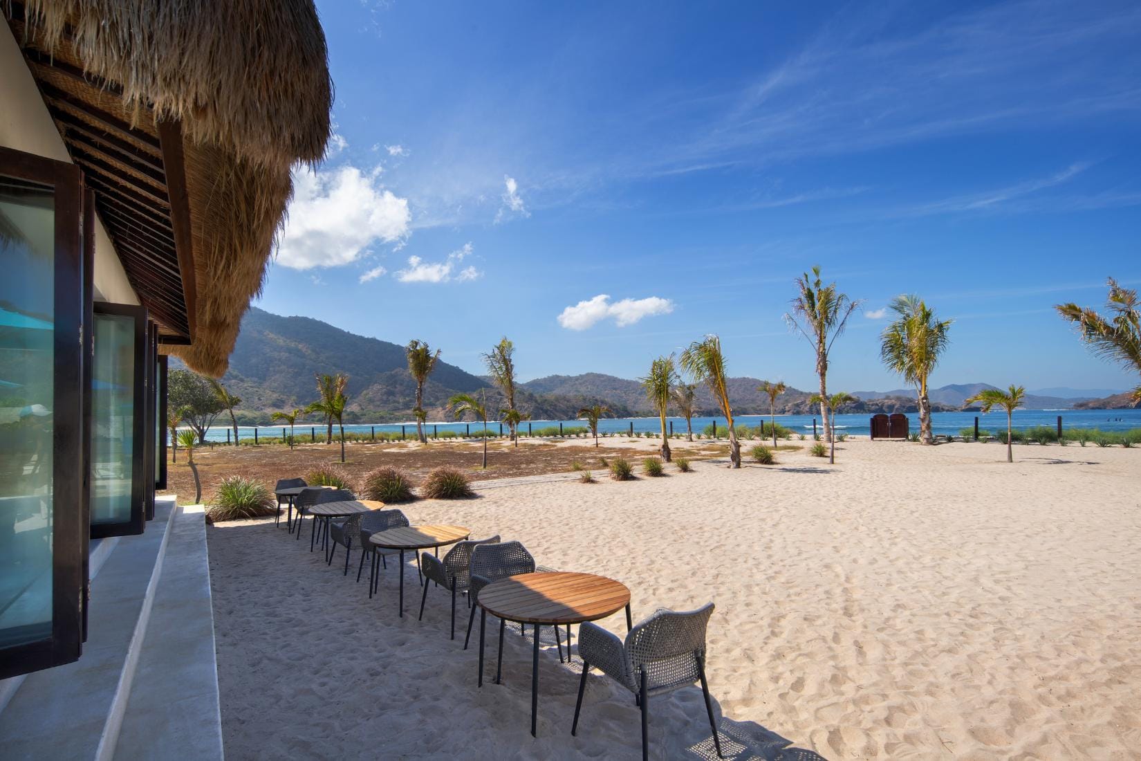 Beach Resort Paradise – Sun, Sand & Serenity